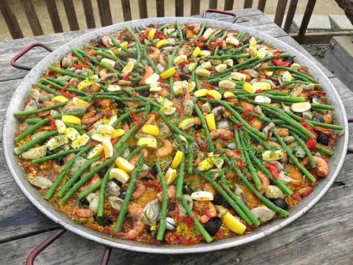 Paella del Reyes' Combination Paella Recipe | Food Network