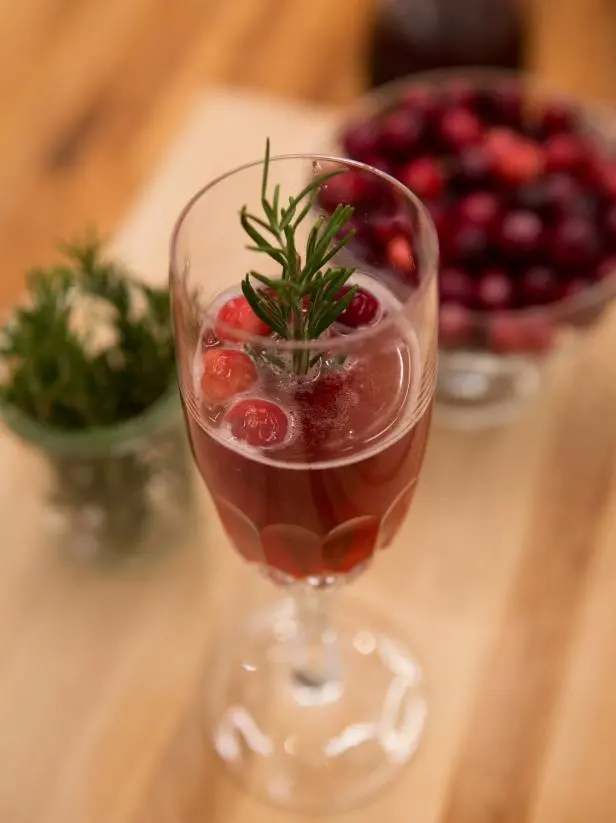 Cranberry Prosecco Fizz Recipe | Tiffani Thiessen | Cooking Channel